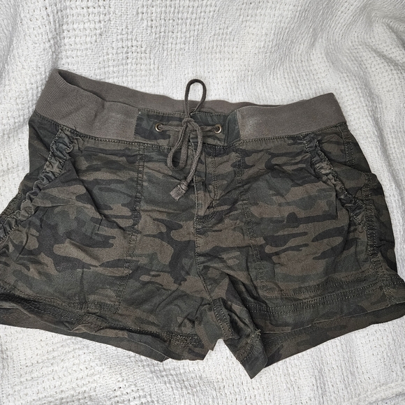 a.n.a | Shorts | Ana Shorts Womens Army Green Pattern Size 2 Drawstring ...